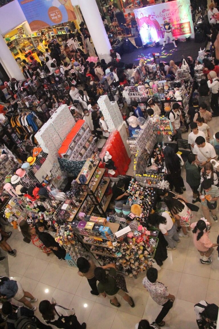 Ozine Sakura Festival at UP Town Center | The Cosplay and Anime Café ...